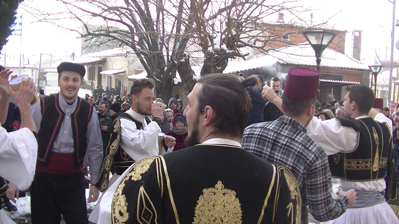 tseligas : Ζωντάνεψε και φέτος η "ΚΑΜΗΛΑ" στη Γαλάτιστα