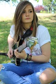 khung: Tina S - tay nữ guitar trẻ Pháp