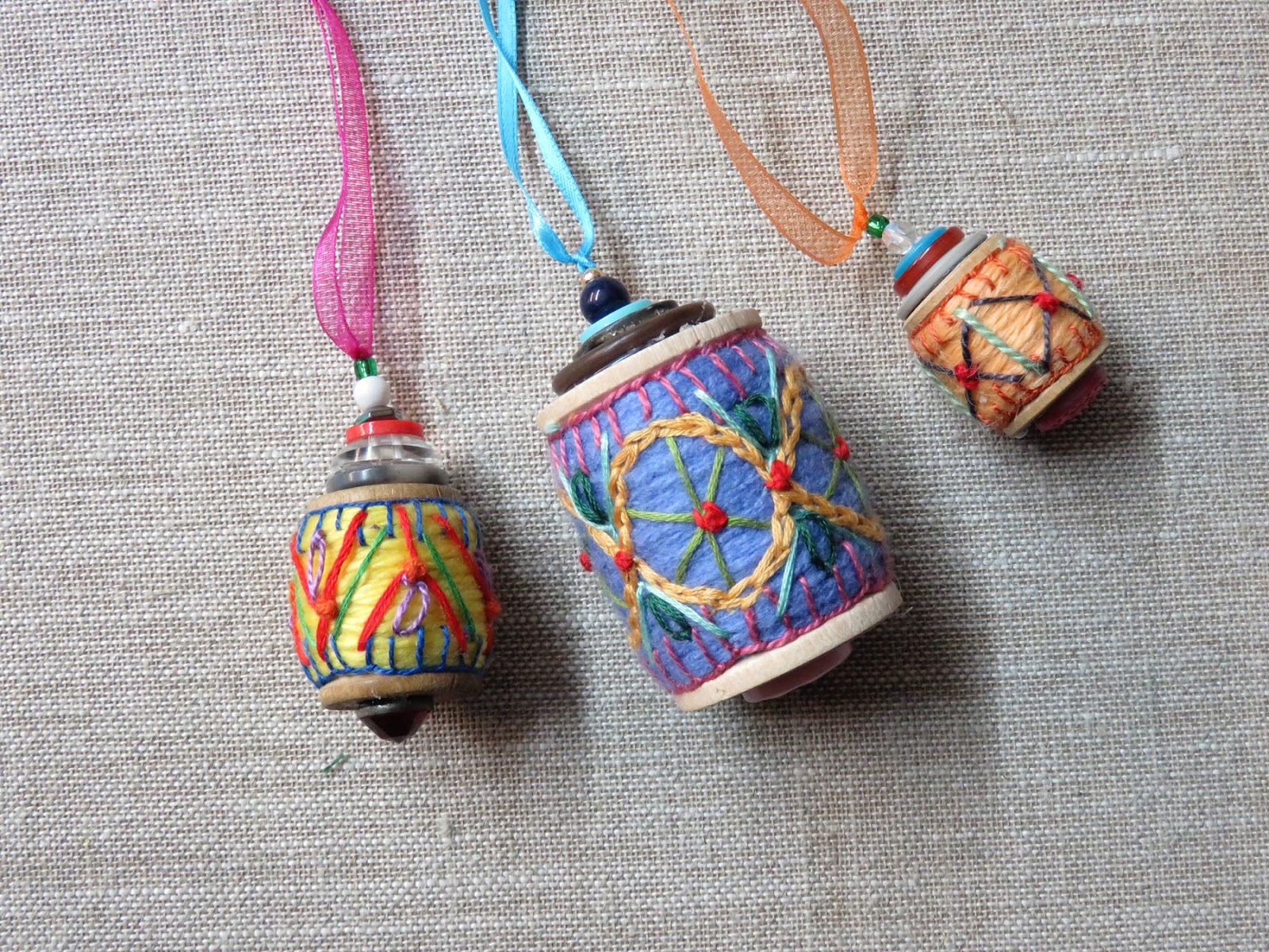 Art In Stitches: Wooden Thread Spool Ornaments