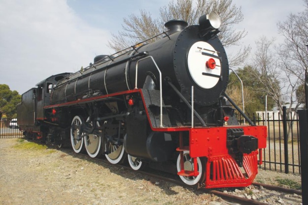 old STEAM LOCOMOTIVES in South Africa: Theunissen, Town, SAR Class 16DA ...