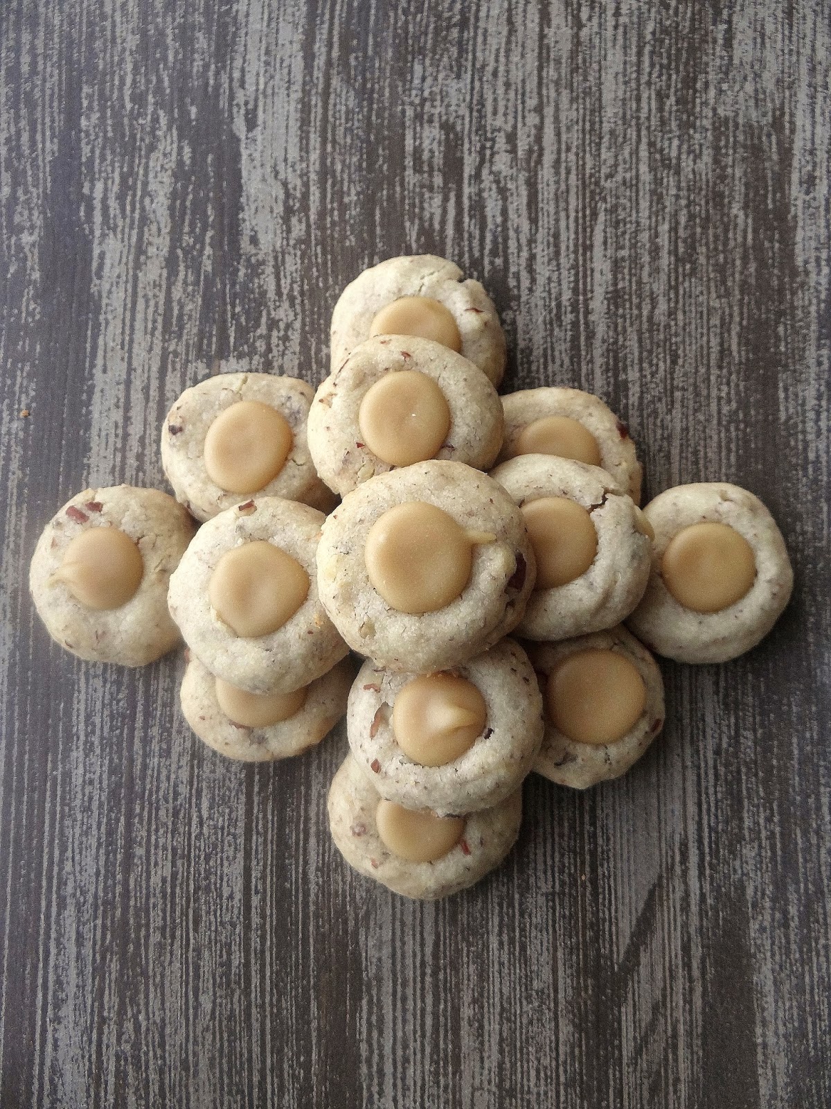 Being A Bear: 12 Days of Cookies( + Pecan Sandies with Praline Filling )