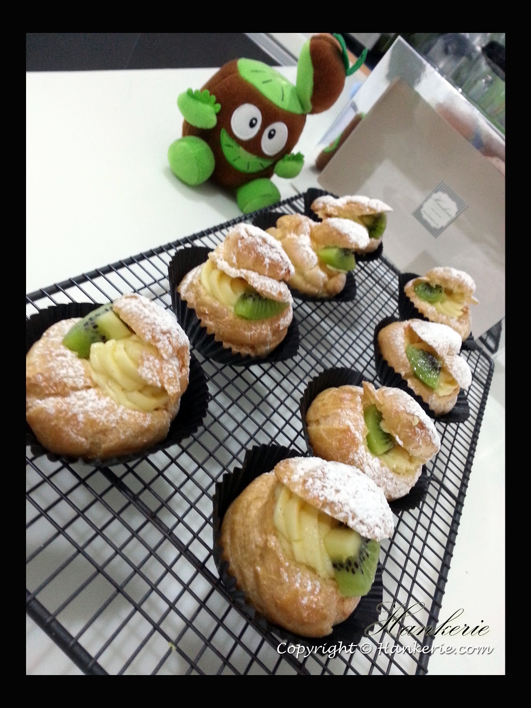 Kiwi Cream Puff