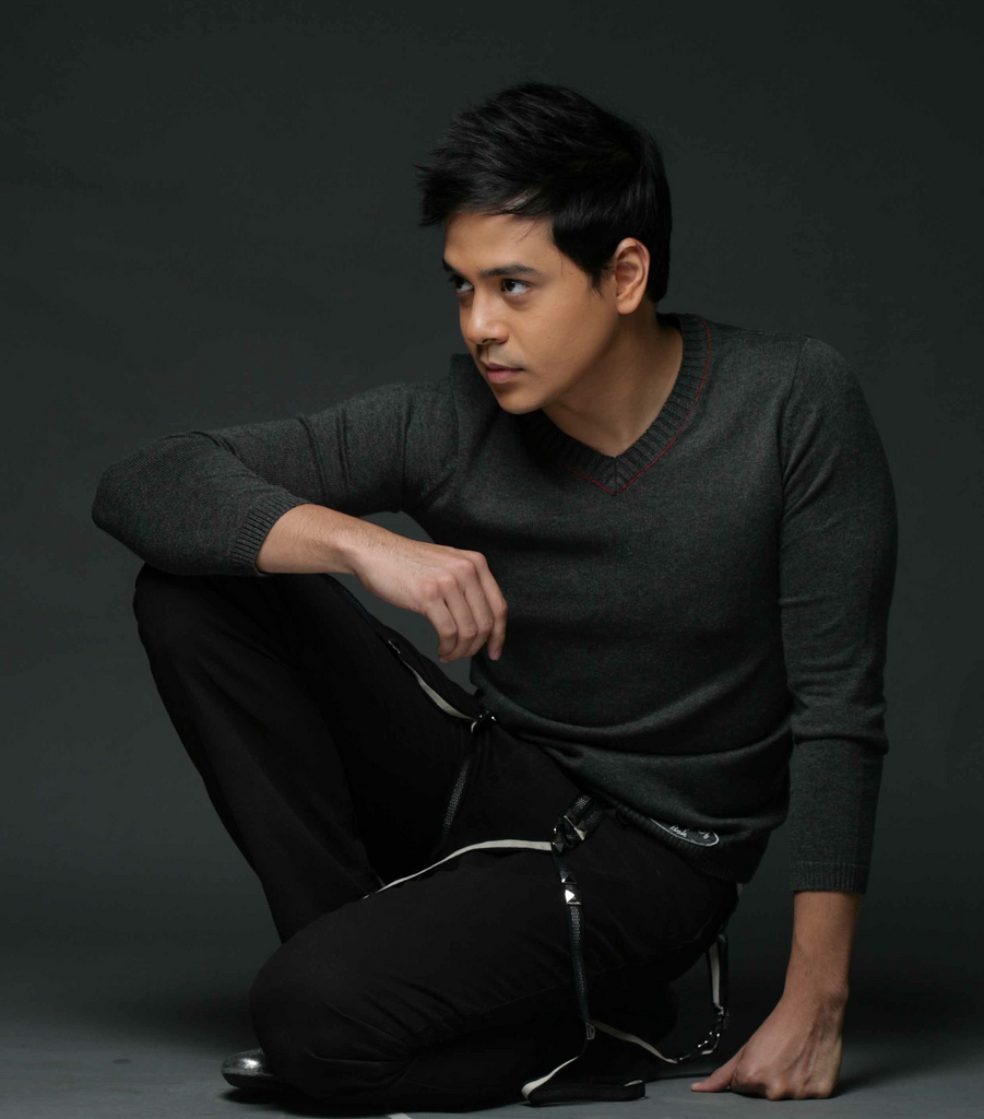 John Lloyd Cruz Photo Gallery 1 - Artista Gallery