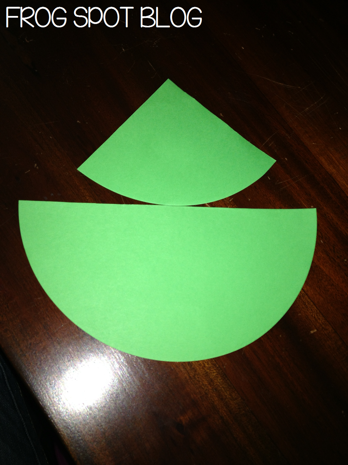 FREE Green Paper Circle Christmas Tree Craft | From the Pond