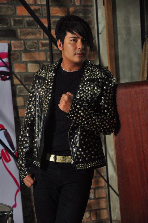 M y a n m a r H u n k s: Han Zar Moe Win for MRTV-4 Fashion Week