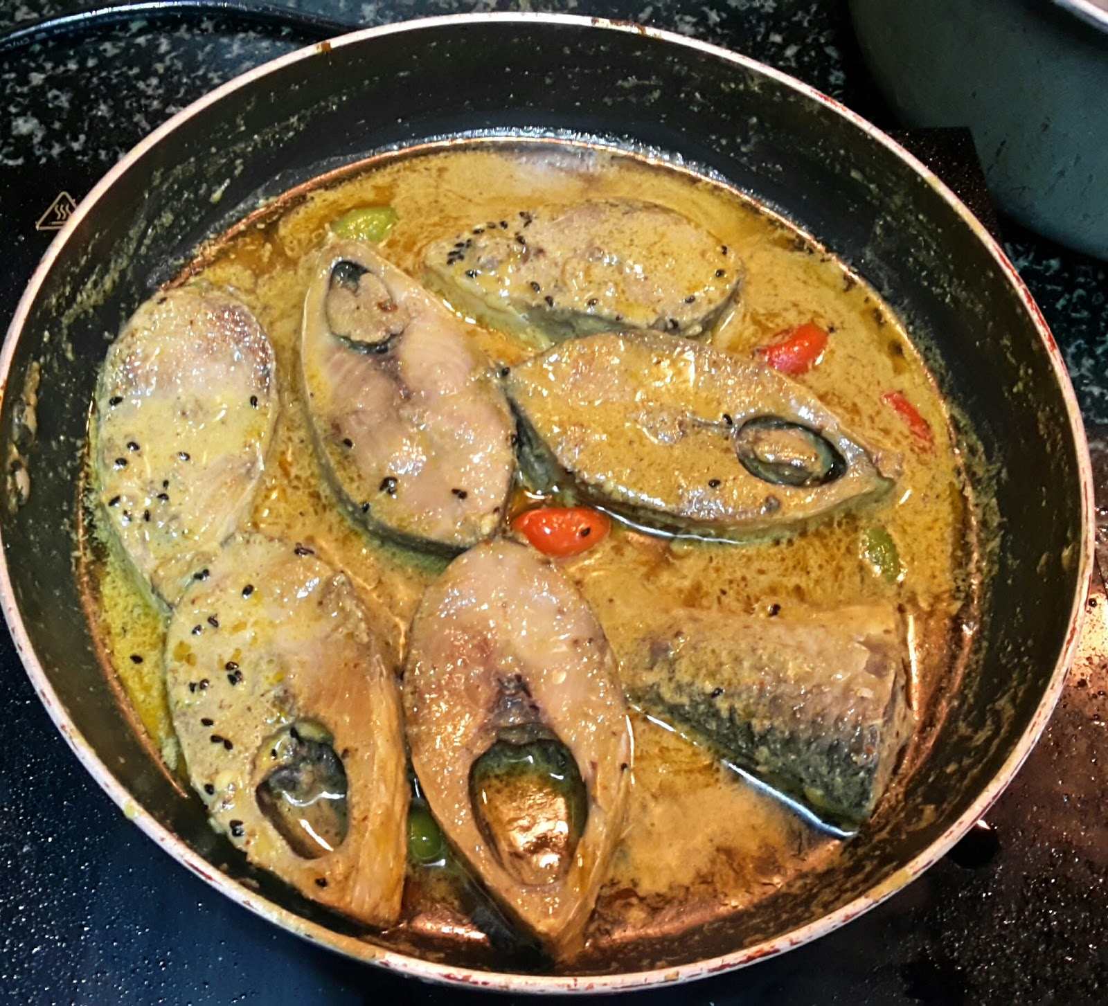 My kitchen and my recipes: Doi Ilish (Hilsa Fish with Curd)