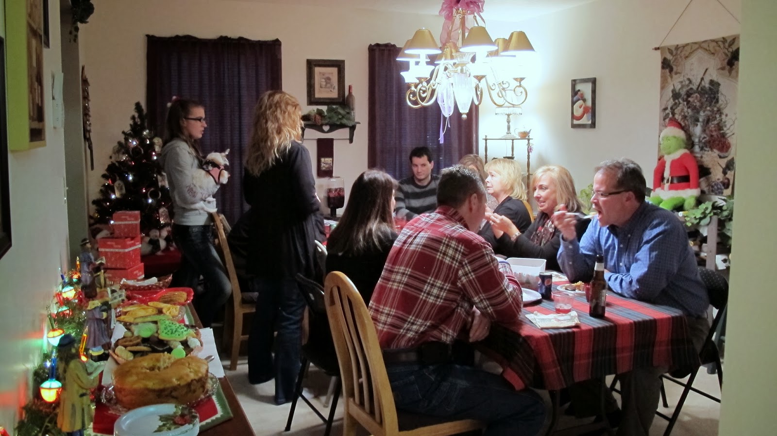 DAR'S CRAFTY CREATIONS: Neighborhood Holiday Party - 2013