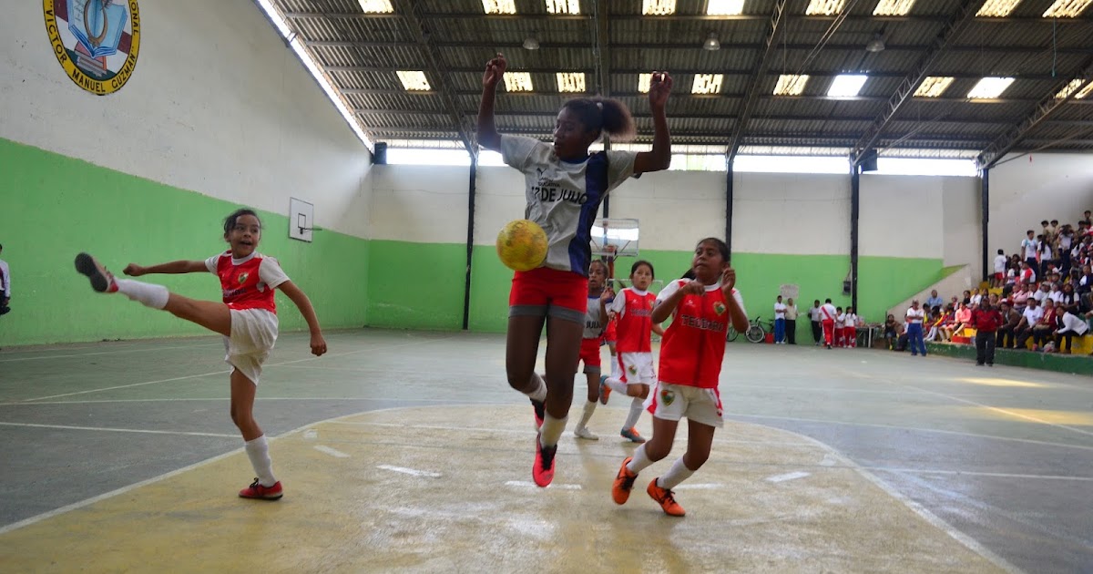 somosdelmismobarro: 17 de Julio y Ana Luisa Leoro, campeones del futbol sala en Imbabura