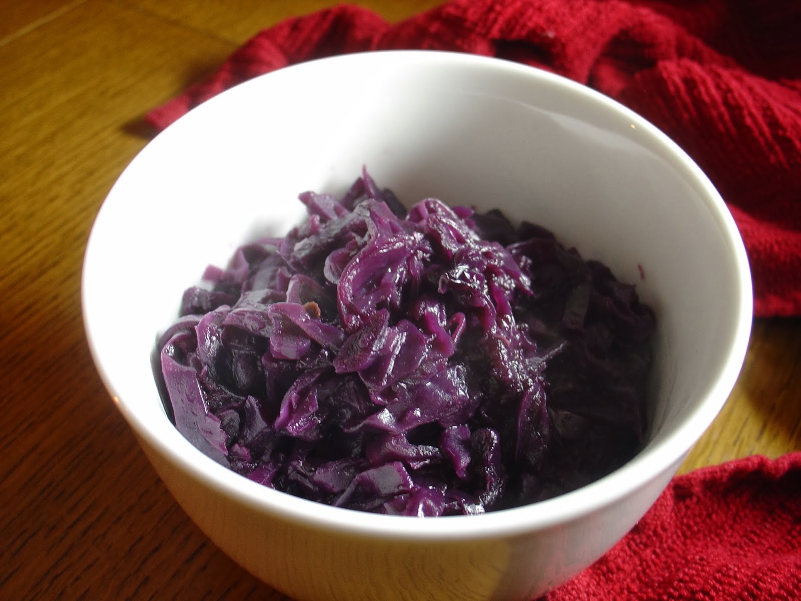 The Vegan Telegraph Exchange: Rotkohl (German Stewed Red Cabbage)