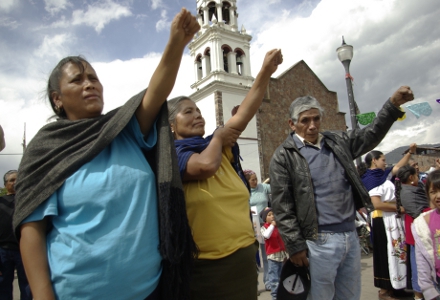 γλόμπινγκ: Cherán, (MEXICO):"Δεν χαμηλωνουμε, πια, το κεφαλι!"