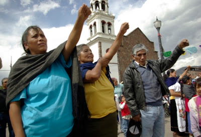 γλόμπινγκ: Cherán, (MEXICO):"Δεν χαμηλωνουμε, πια, το κεφαλι!"