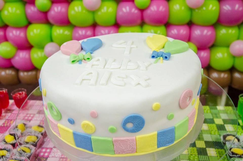 Vanilla Cake: Bolo Candy Colors