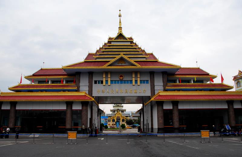 13.05.2561 The border gate between Muse,Myanmar and Ruili, China ...