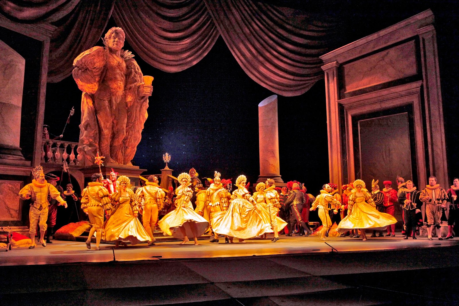 Clase, elegancia y distinción: EL PROTOCOLO EN LA ÓPERA