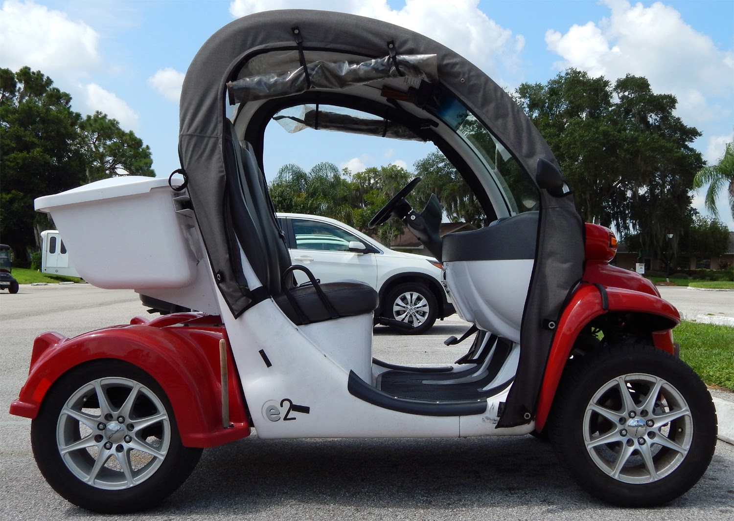 This street legal GEM e2 made by Polaris, Sun City Center, FL This street legal GEM e2 made by Polaris, Sun City Center, FL