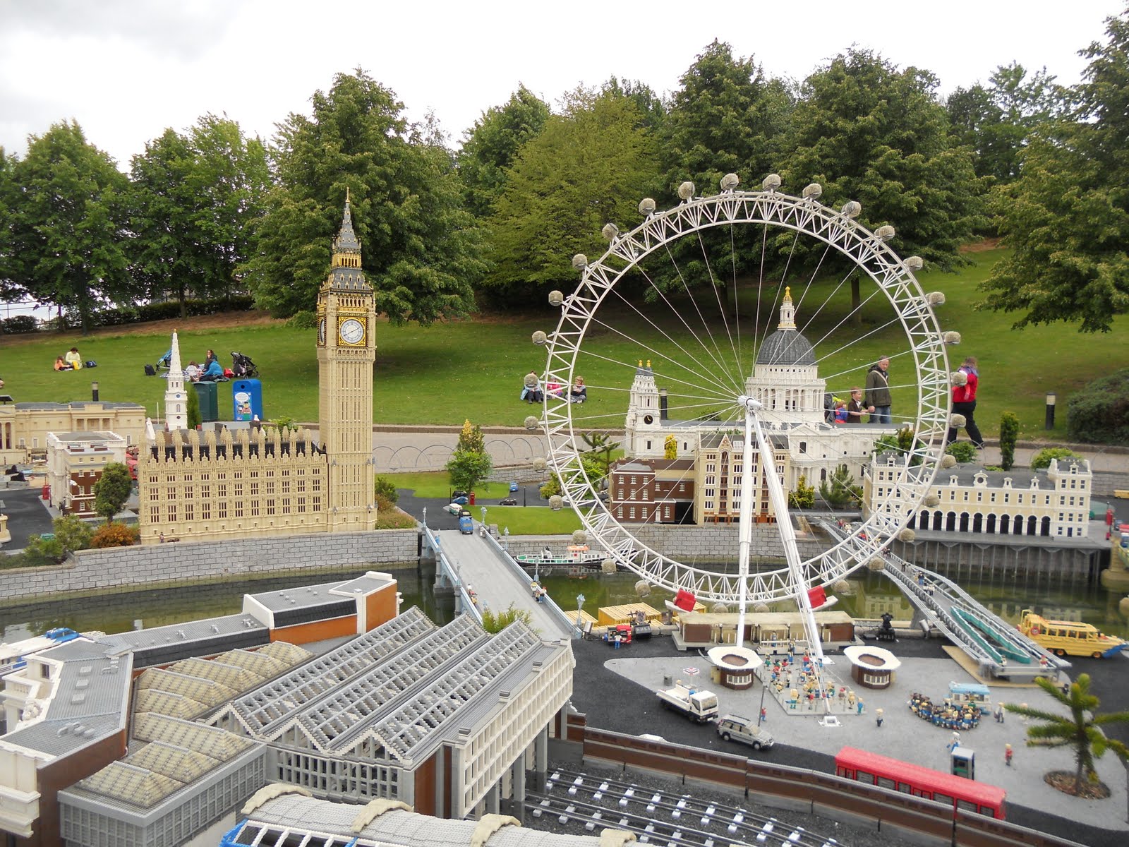 Lawrence and Alison in England: Legoland, Windsor
