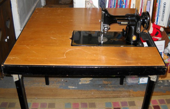 Curlicue Creations: Singer Featherweight 221 Sewing Table