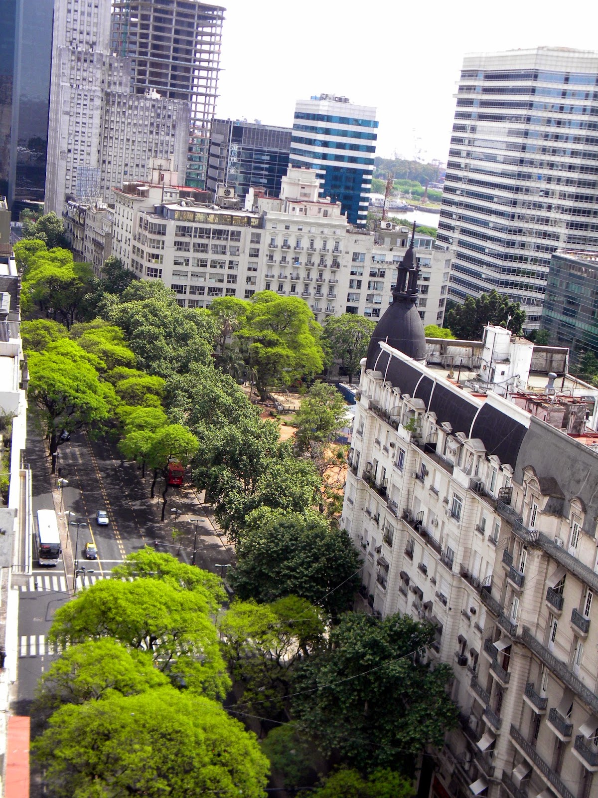 Explorador Turístico: EDIFICIO COMEGA