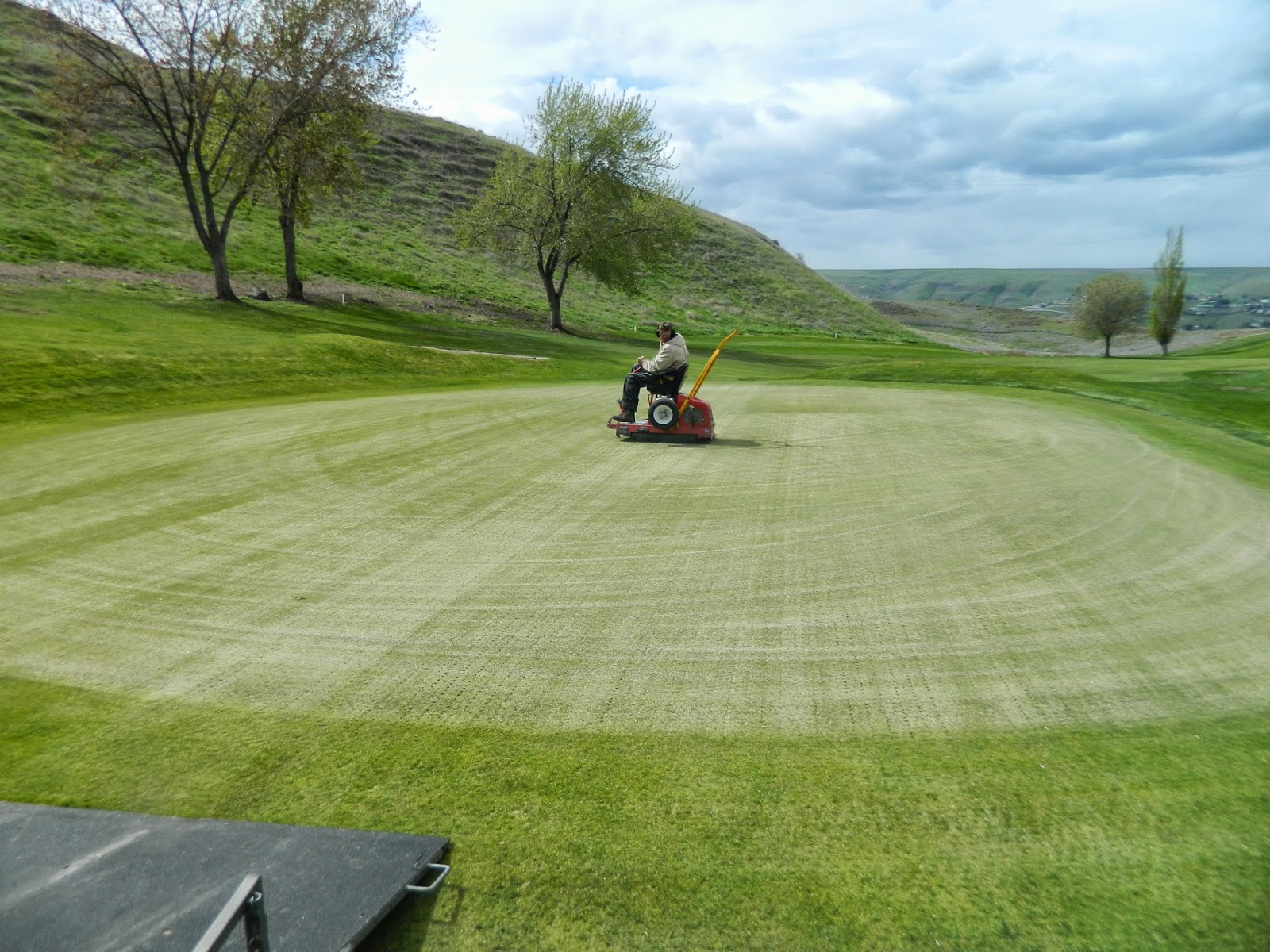 LGCC Golf Maintenance: Greens Aerification