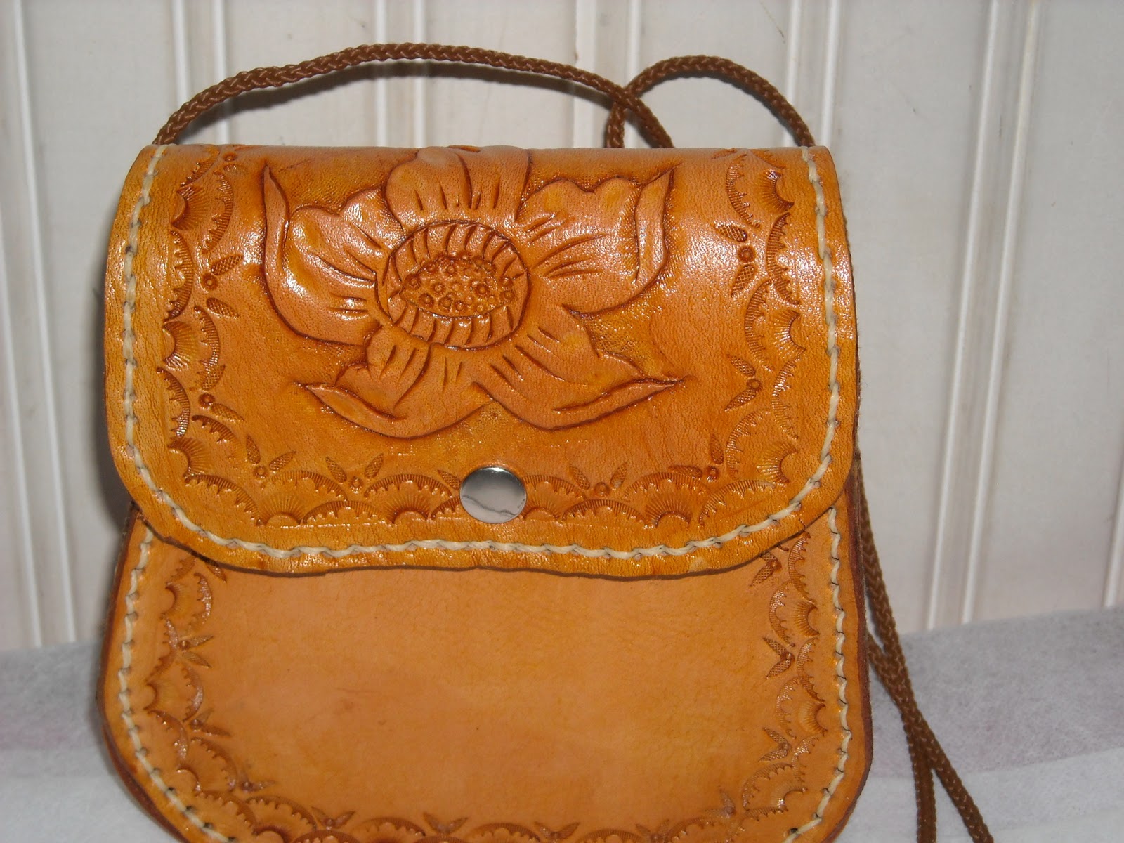 Cueros Salvador: Carteras de cuero realizadas artesanalmente