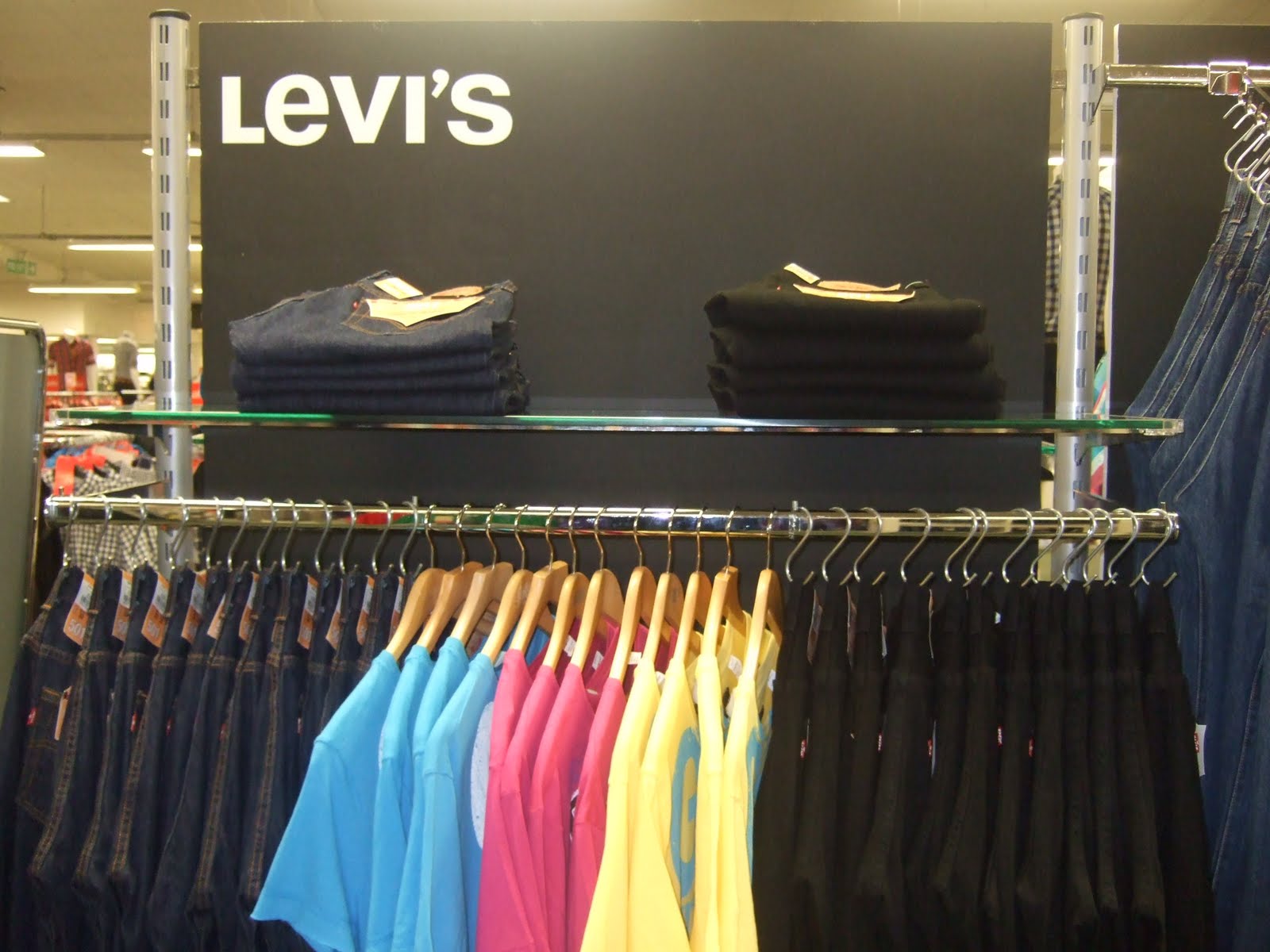 Leanne Laura: Visual Merchandising - Denim Display