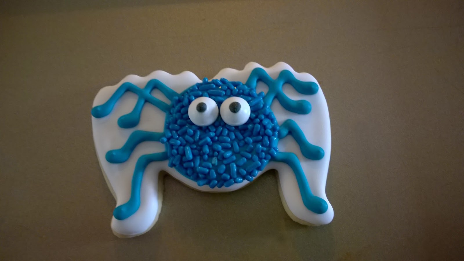 The Royal Icing Queen: Spider Cookies - Tutorial with Pictures