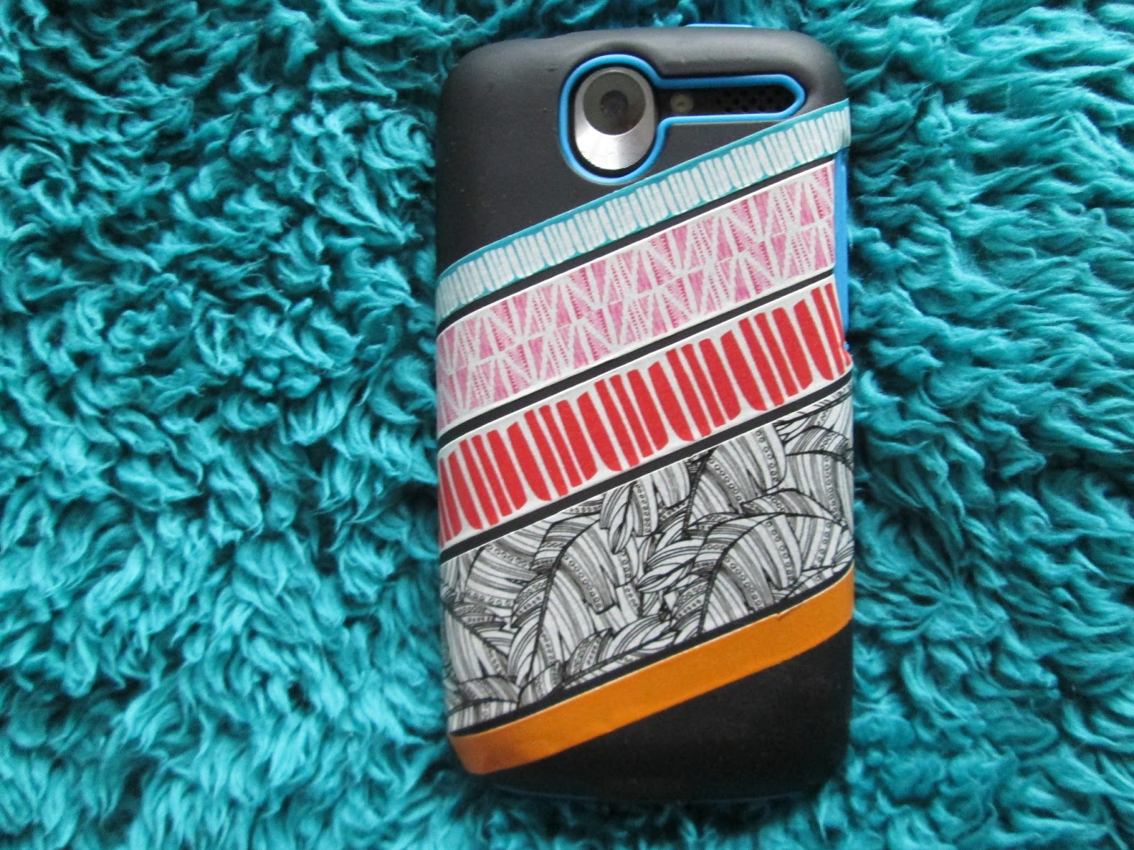 A floral crown: DIY PHONE CASE