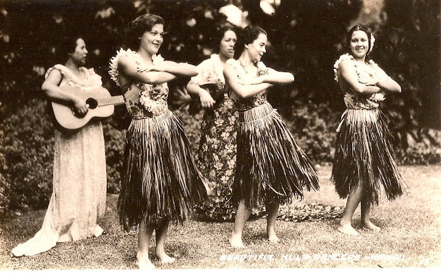 Vintage Hula Girls – 26 Charming Snapshots of Women in Hula Dace ...