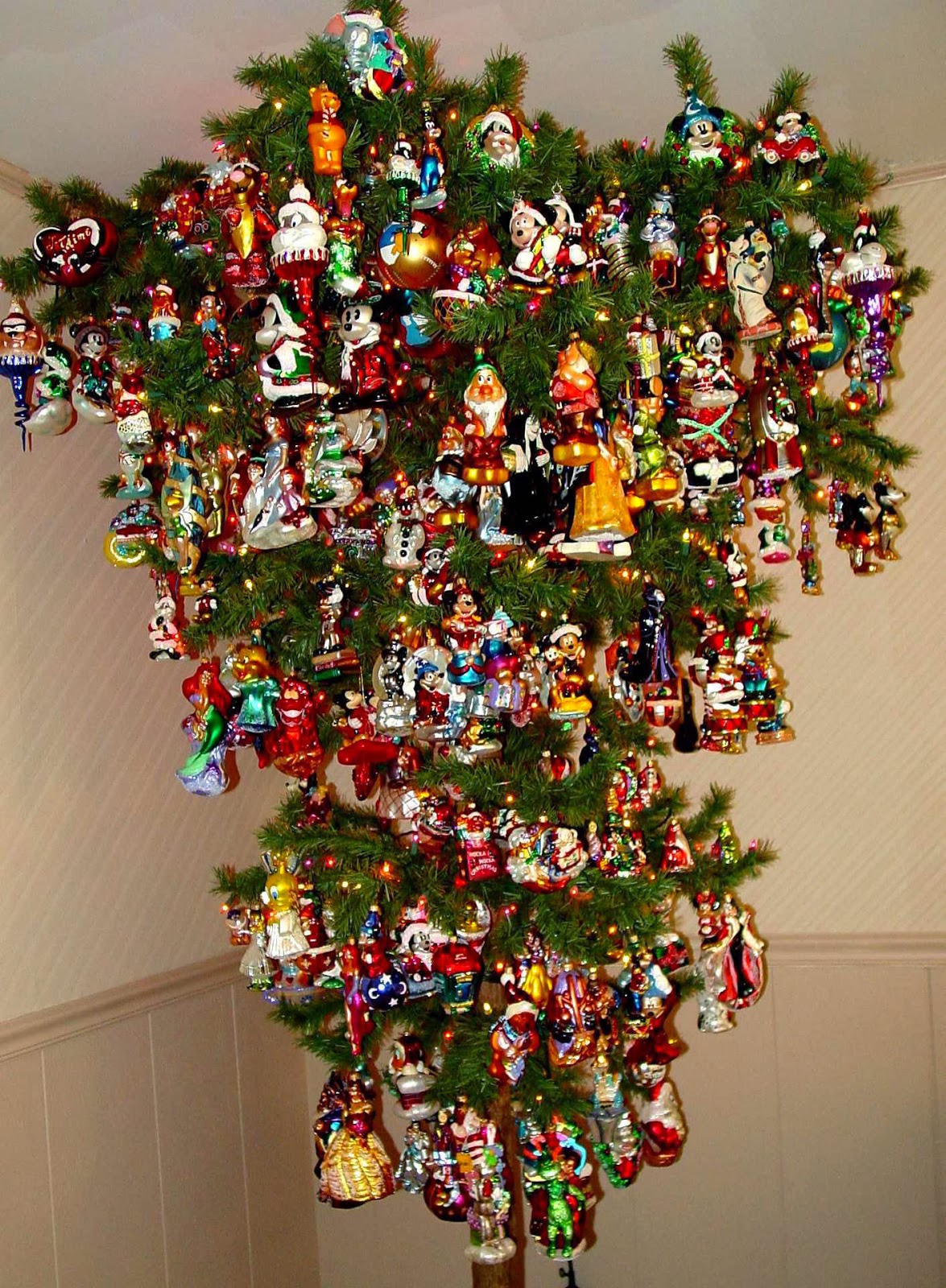 How to Recycle: Cool Upside-Down Christmas Trees