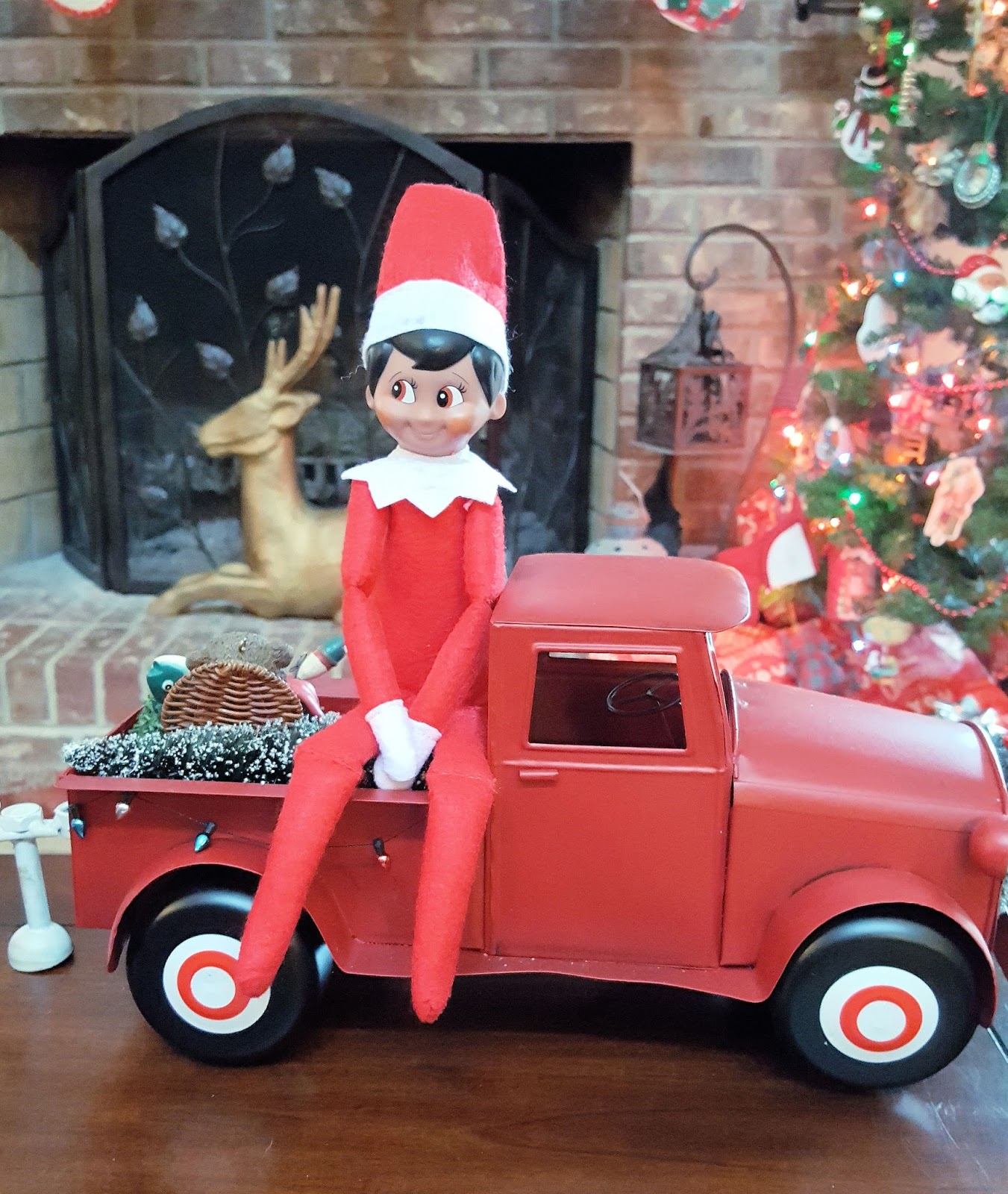 Little Red Retro: Camper Elf Has Arrived....