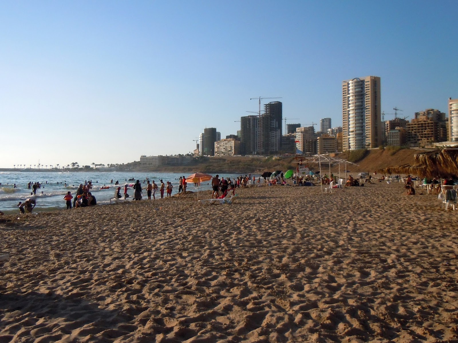 Yoga sur une plage à Beyrouth: Ramlet el-Bayda