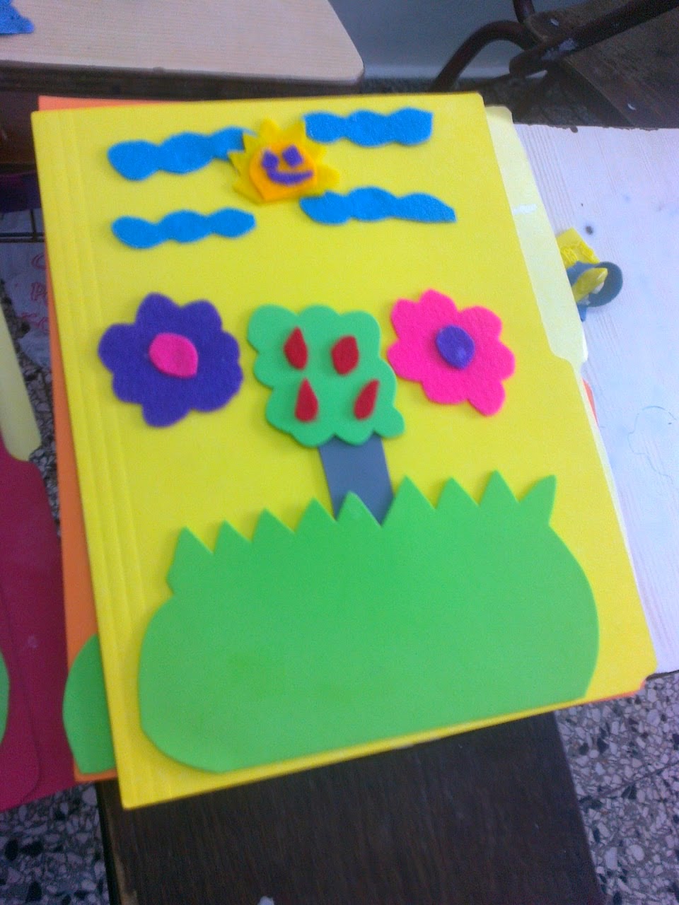 Entretenimientos Infantiles: Decoración de folder con los trabajos ...