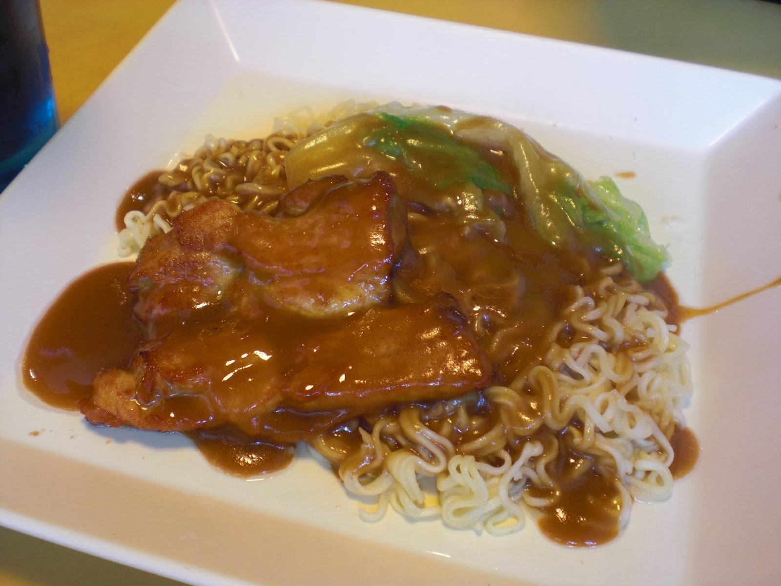 山區裡的走走趯趯: 金龍泉餐廳 Golden Spring restaurant：我的美孚下午茶餐～偶爾無沉船