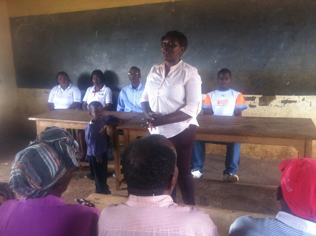 'MOTHER CHRISTMAS" BRINGS SMILES TO THE IMPECUNIOUS IN KIANDUTU SLUM ...