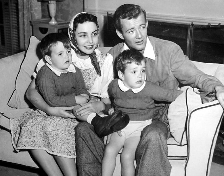 The Cats and the Berries: Stars That Were Dads