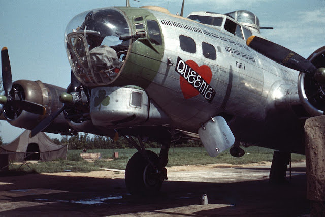 50 Color Vintage Photographs That Capture Amazing Nose Art Painted on ...