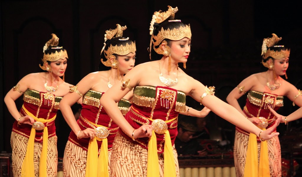 Java Dance Tarian Jawa: SOLO MENARI 24 JAM PENDHAPA AGUNG ISI SURAKARTA