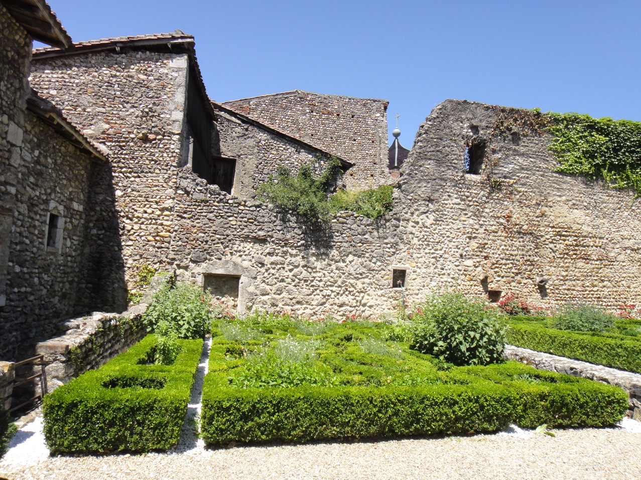 Pérouges : petite cité médiévale / Medieval town
