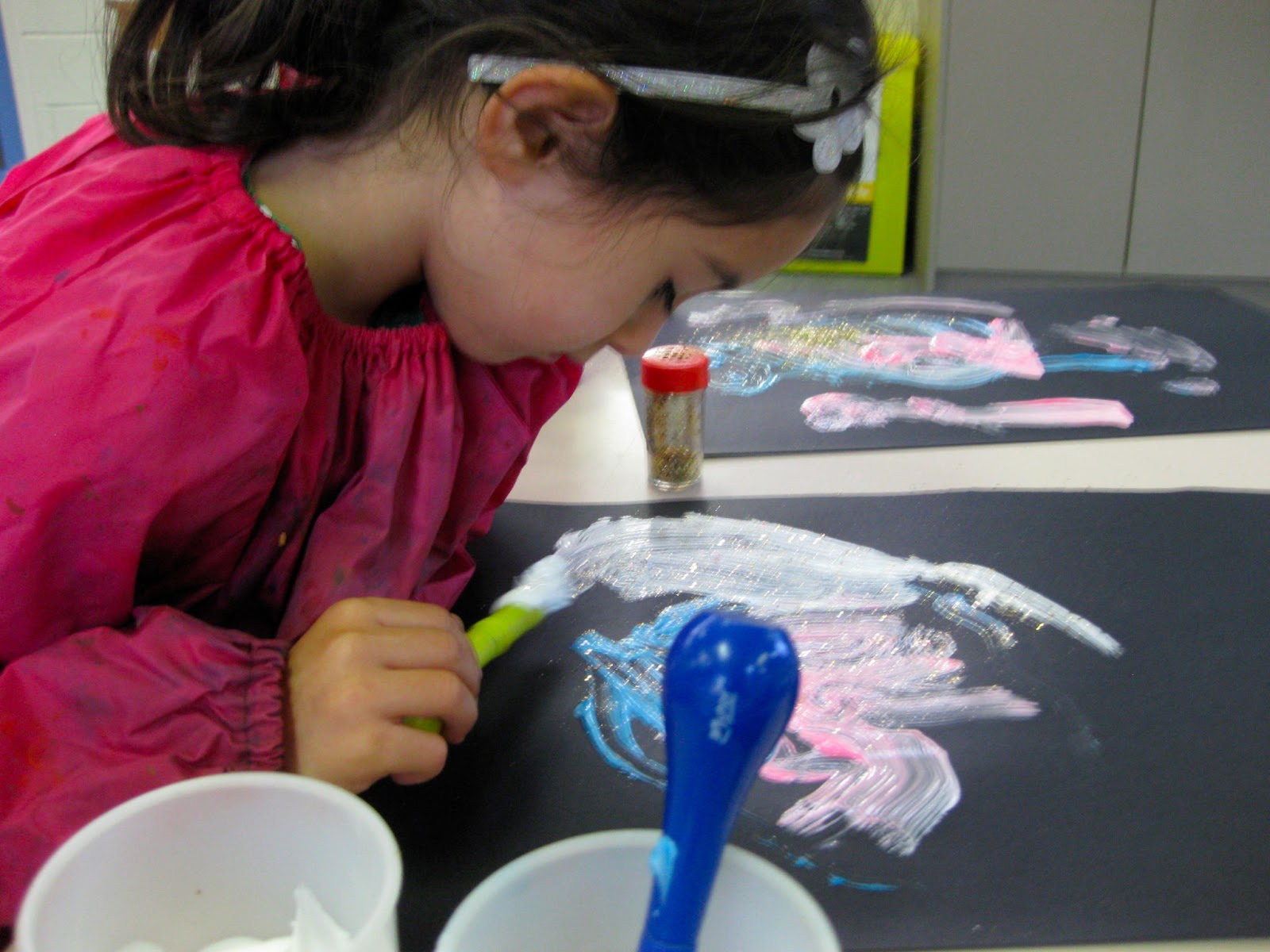 thirtynine: Playgroup art & craft: Black paper painting