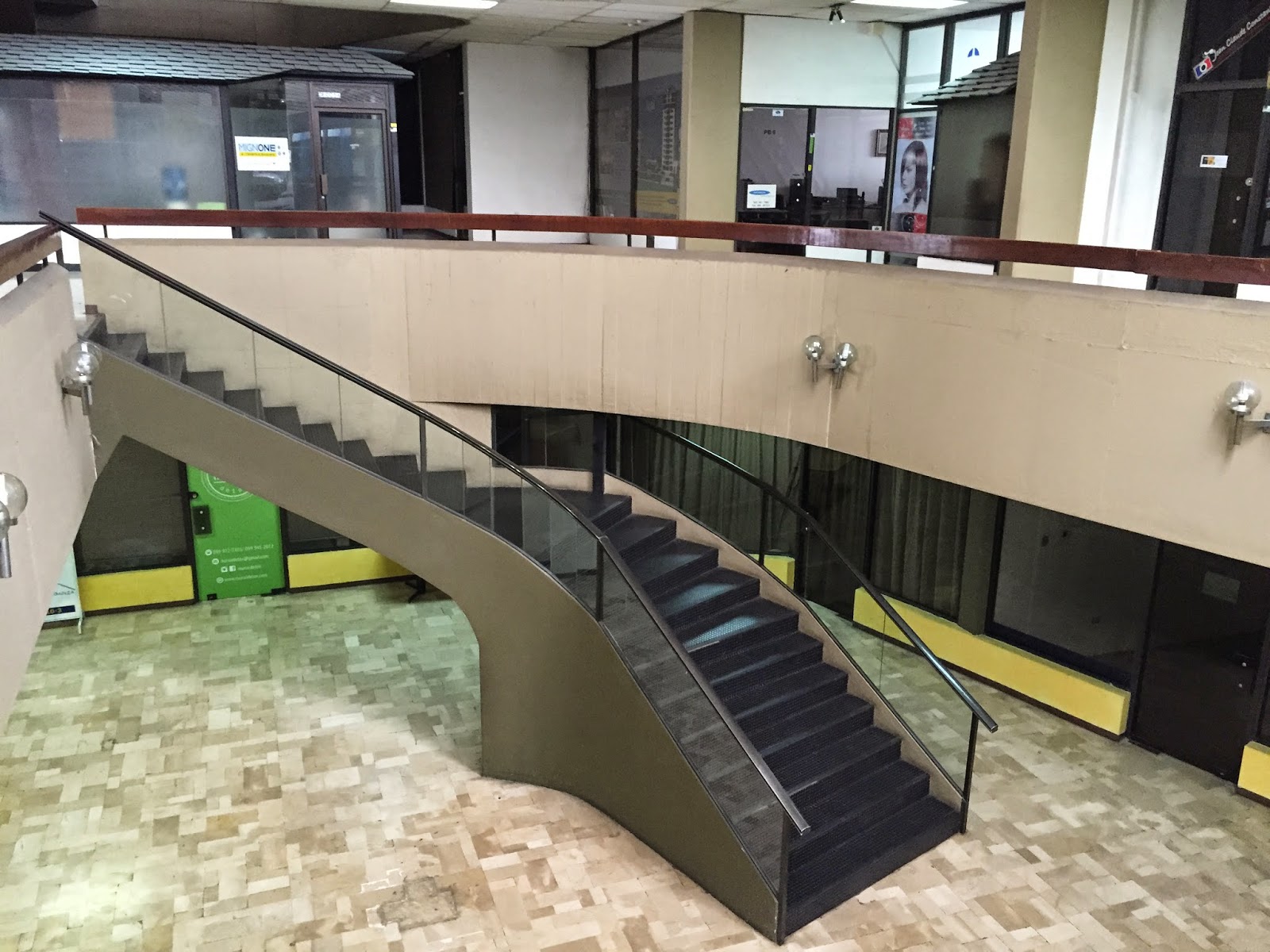 ARQUITECTURA MODERNA EN ECUADOR: EDIFICIO ATRIUM