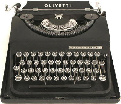 FUTURE STORYTELLING : The victorian Laptop - Ode to the type writer