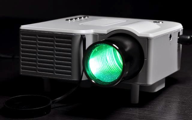 SMART GENERATION: PROMOSI MINI LED PROJECTOR UNIC UC28+ Portable Mini ...