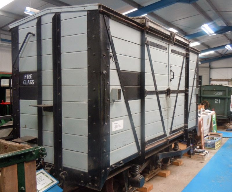 Michael's Model Railways: RNAD Vans