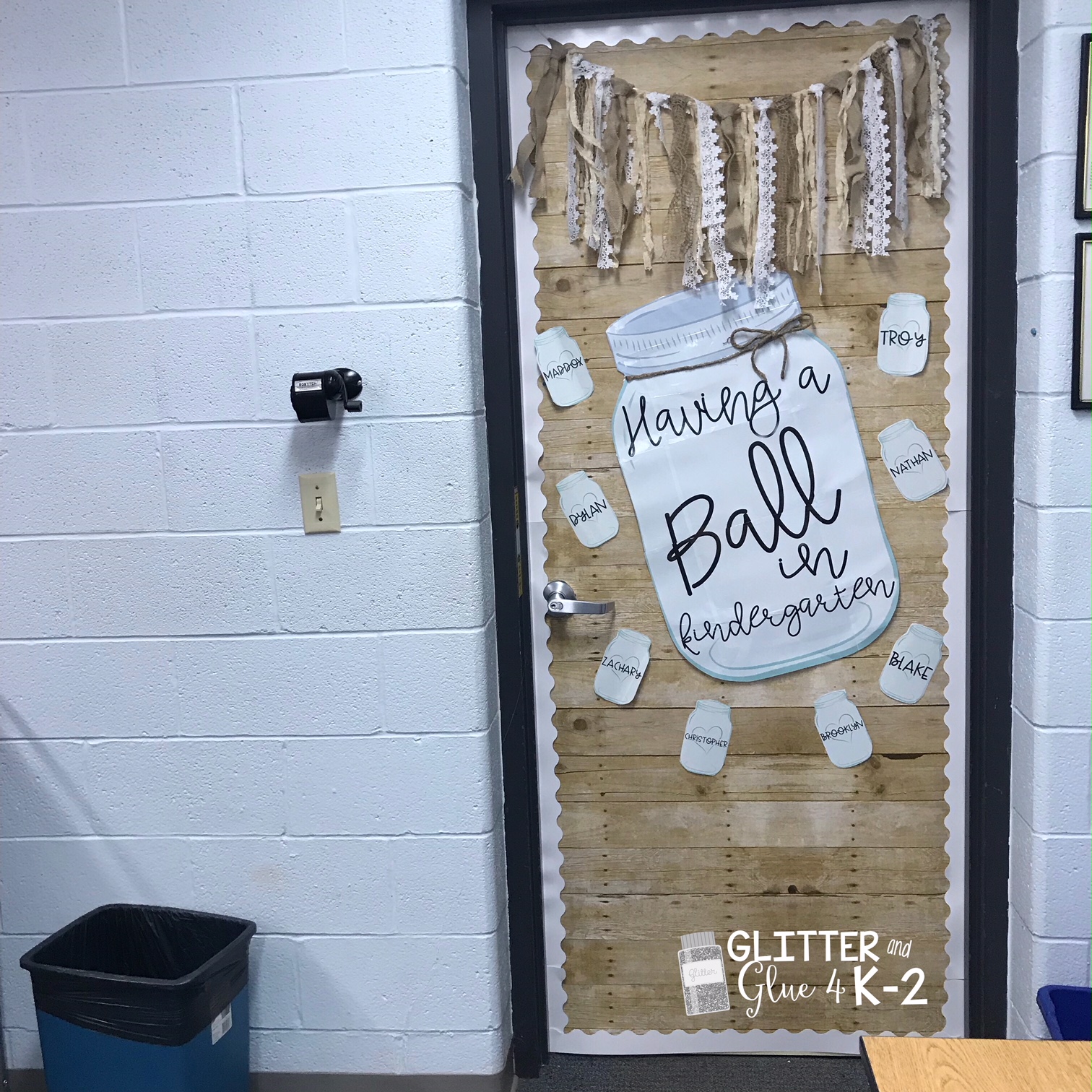 Having A Ball at School: Door Decor Tutorial | Glitter and Glue 4 K-2