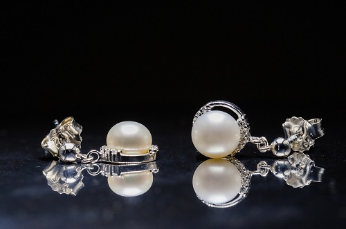 Beautiful Jewelry Photography Using an Inexpensive LED Light / The ...