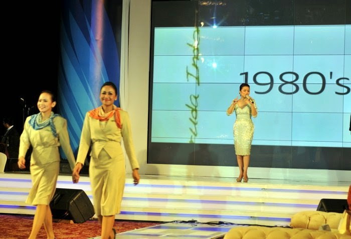 Garuda Indonesia Uniform Fashion Show ~ World Stewardess