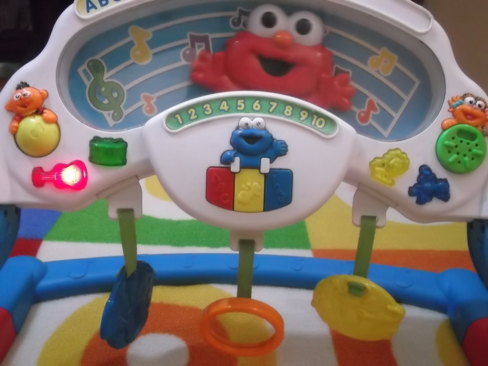 Pu3 Store @~Sold Item~@: Fisher-Price Elmo’s Musical Peek-a-Boo Gym