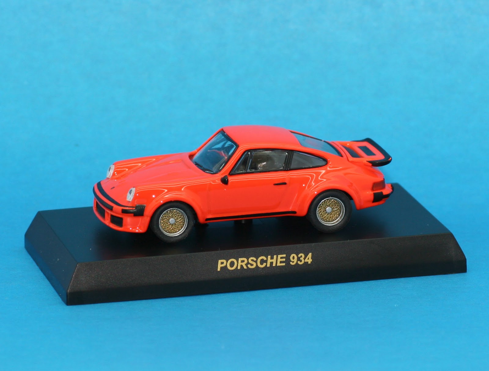 Incredible Mini Garage: Porsche 934 1976 Kyosho 1/64