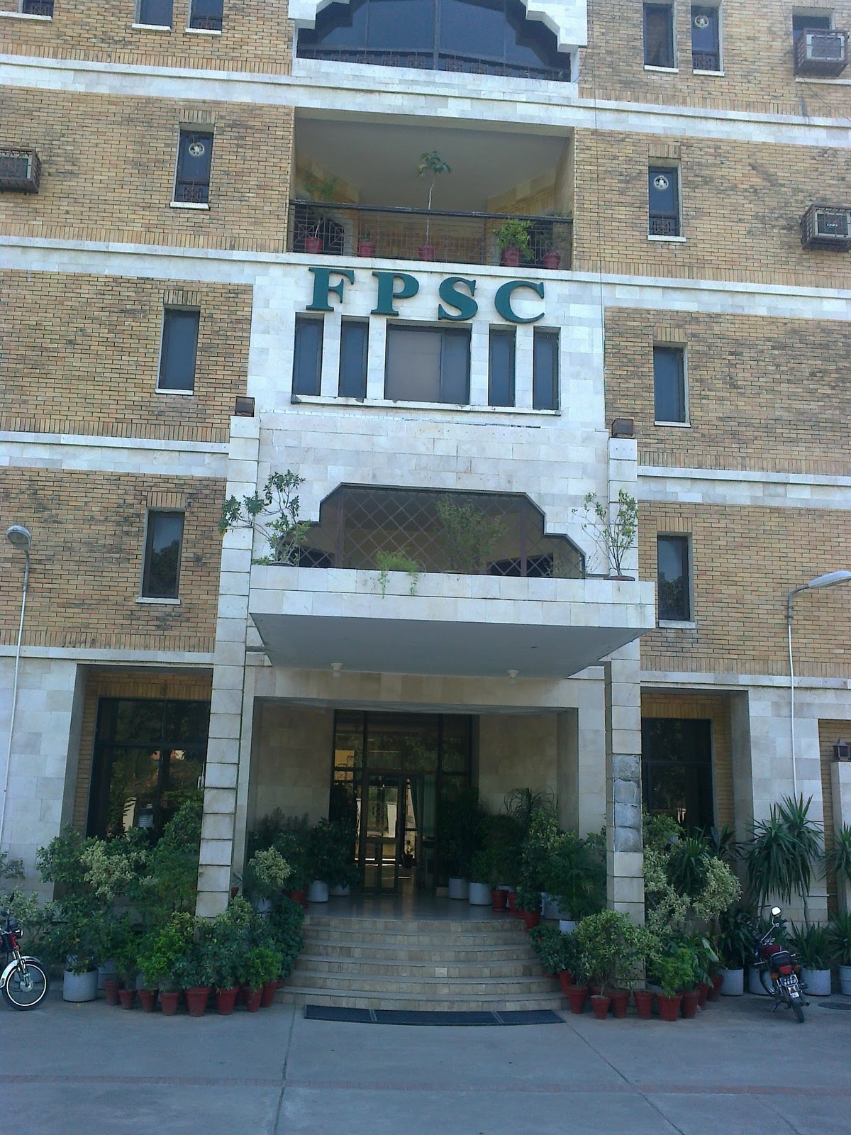 Images PK: Federal Public Service Commission