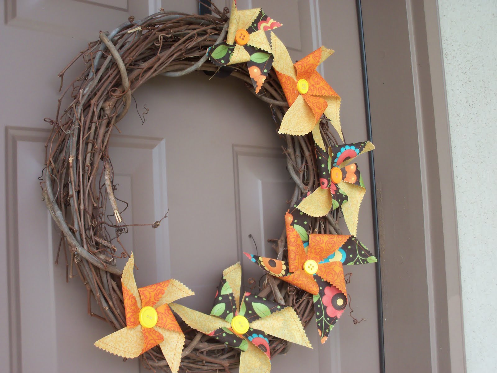 Sandy Sewz and Craftz: Pinwheel Wreath - A Tutorial